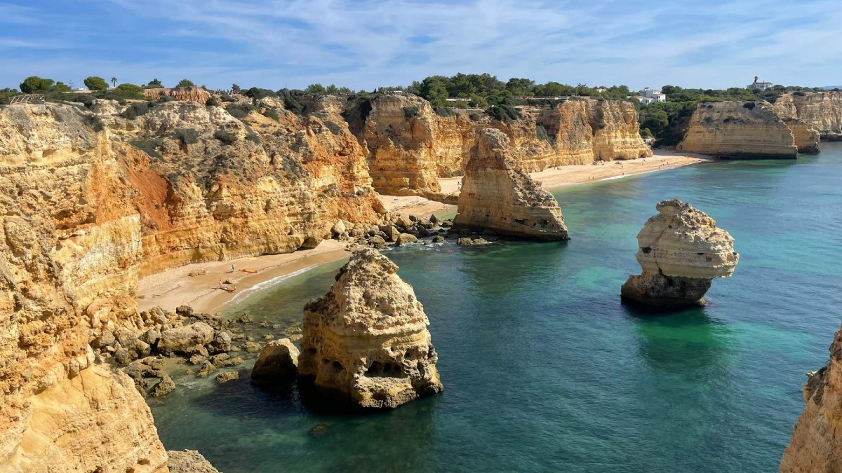 Descubrir el Algarve – Mejores Playas, Tours y Qué Ver | Cooltour Oporto