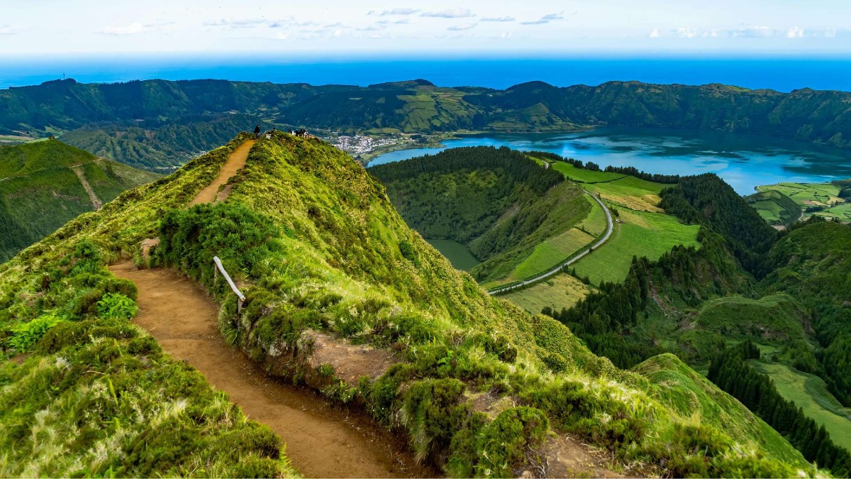 Azores Travel Guide – Best Islands, Tours, Lakes & Volcanoes